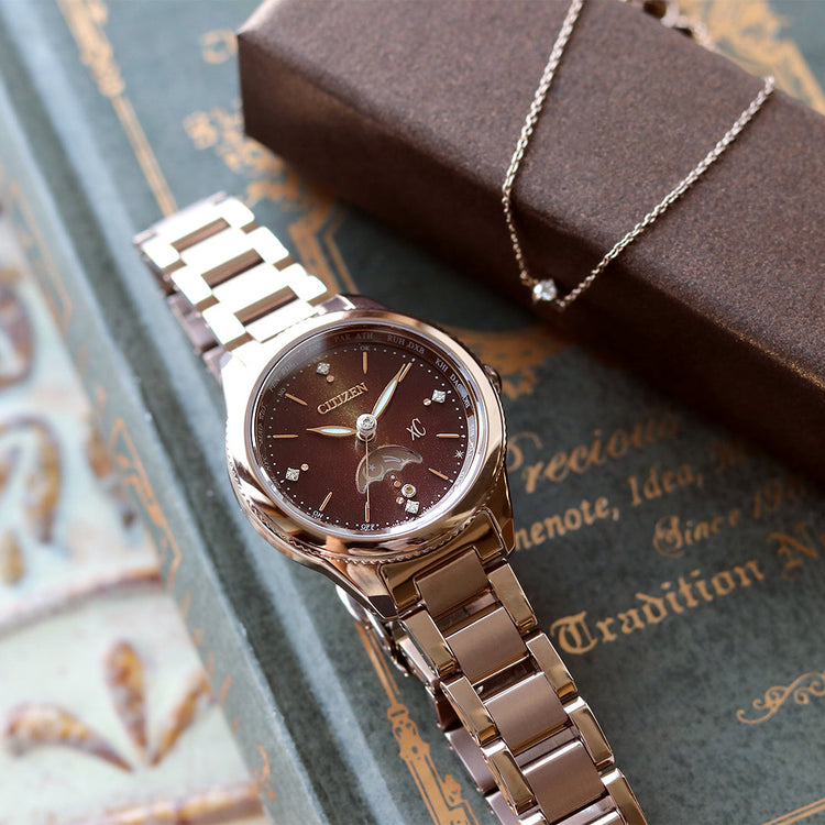 Limited model of "daichi collection" with a diamond shining in the cen ...